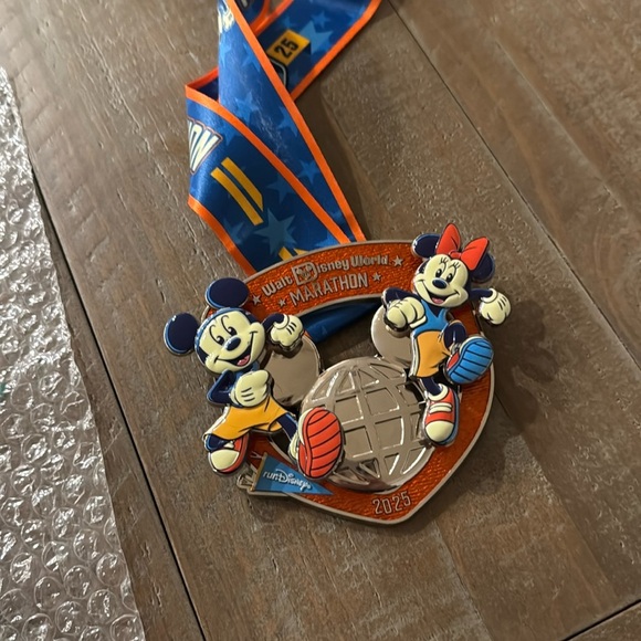 Disney | Jewelry | 225 Rundisney Marathon Medal | Poshmark